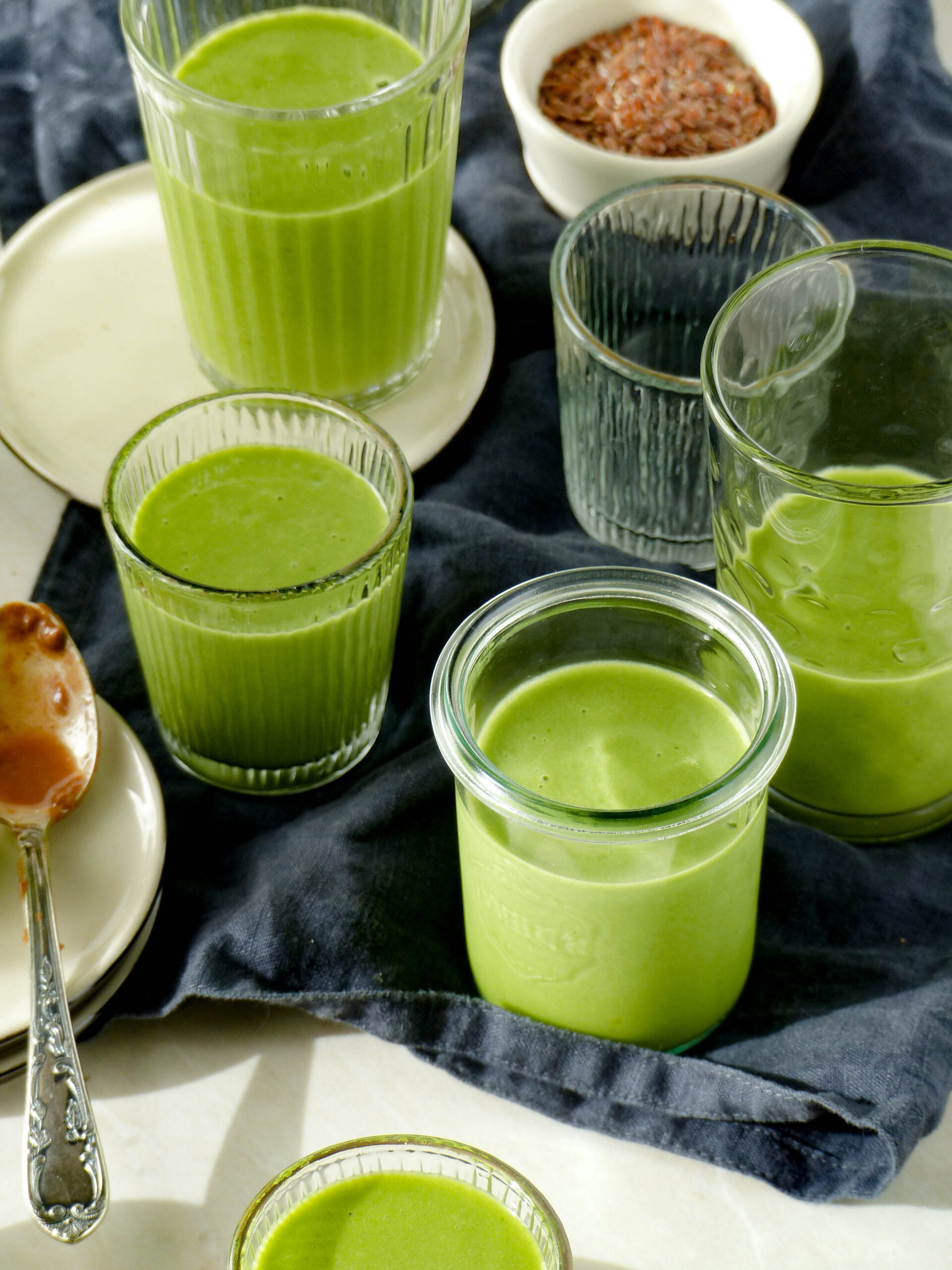 Grüne Smoothie Shots - gesund & einfach - Anna Lee EATS.